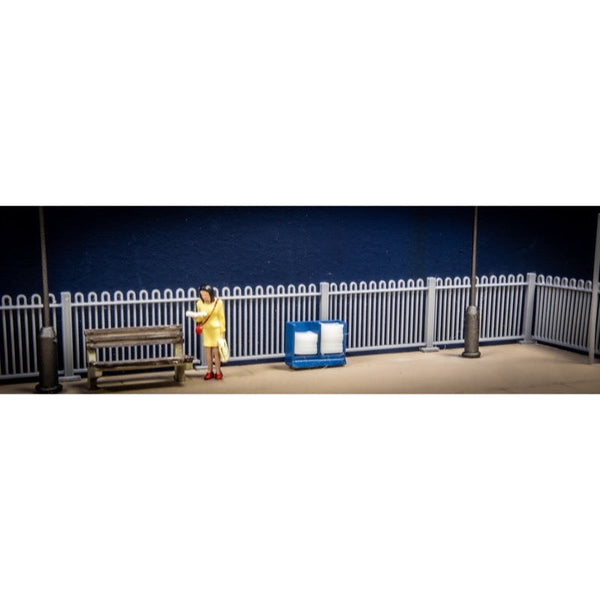 DCC Concepts DML-MSR Modern Station Railings 4pc – Metro Hobbies