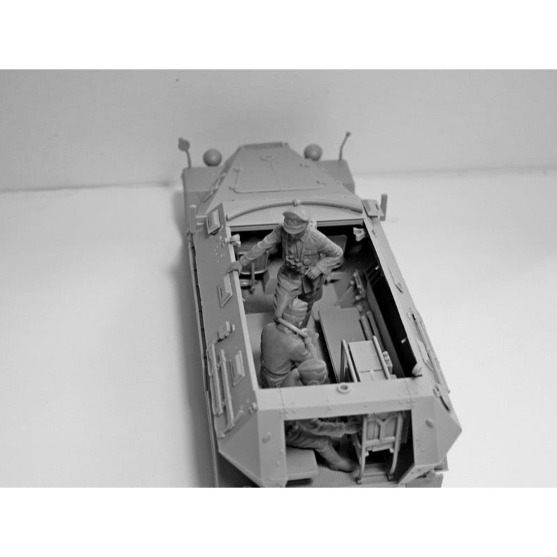 ICM 35104 1/35 Sd.Kfz.251/6 Ausf.A with Crew – Metro Hobbies