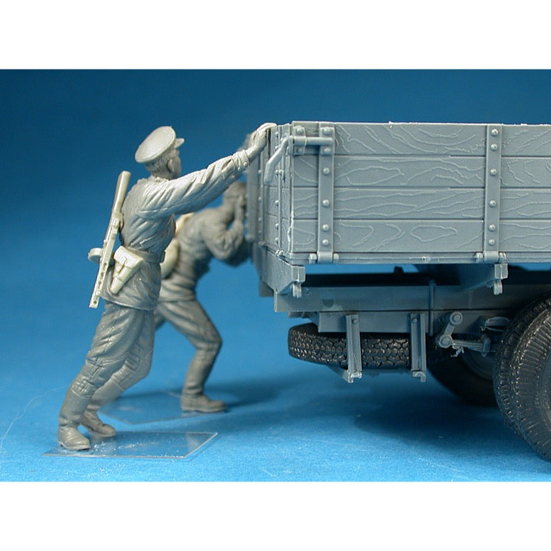 MiniArt 35133 1/35 GAZ-AAA Mod.1943 Cargo Truck – Metro Hobbies