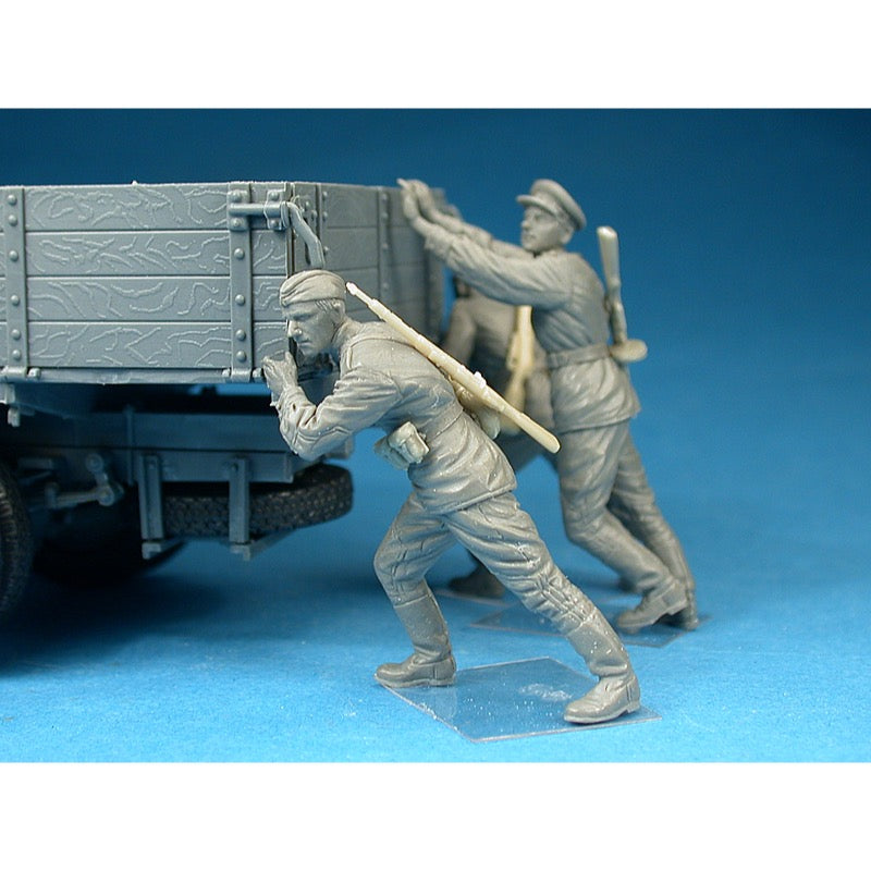 MiniArt 35133 1/35 GAZ-AAA Mod.1943 Cargo Truck – Metro Hobbies