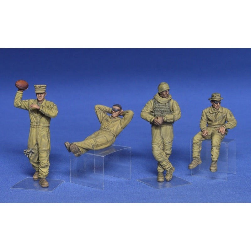 MiniArt 37049 1/35 USMC Tank Crew at Rest – Metro Hobbies