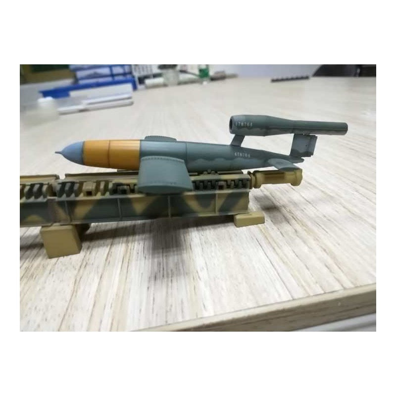 Modelcollect AS72105 1/72 German WWII V1 Missile with Launch Ramp 1945 ...
